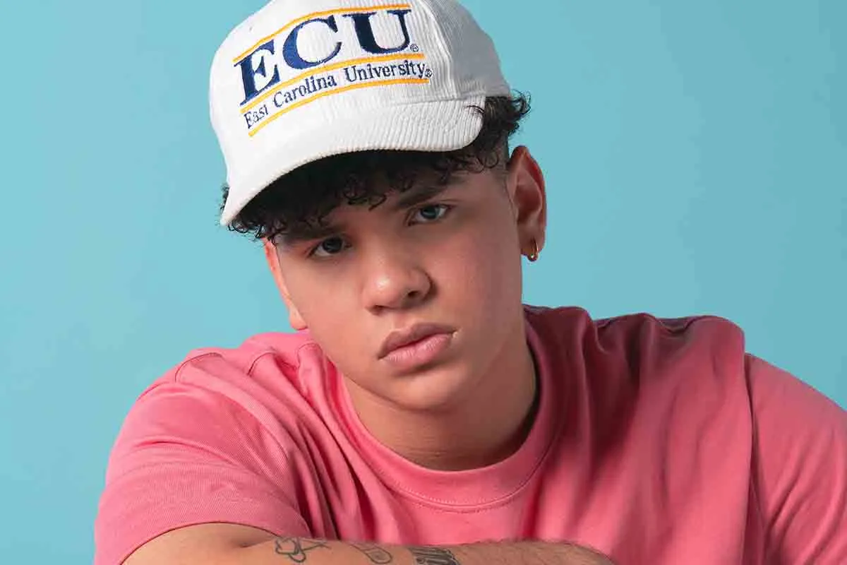 Andry Kiddos le canta a los corazones destrozados “Con otro”